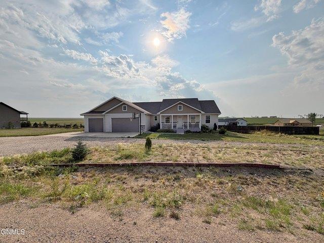 13689 Hawthorn Loop NW, Williston, ND 58801