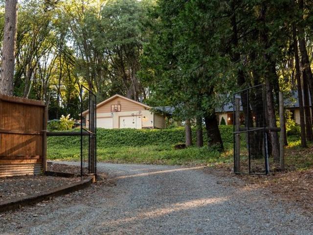 13692 Edgewood Dr, Grass Valley, CA 95945