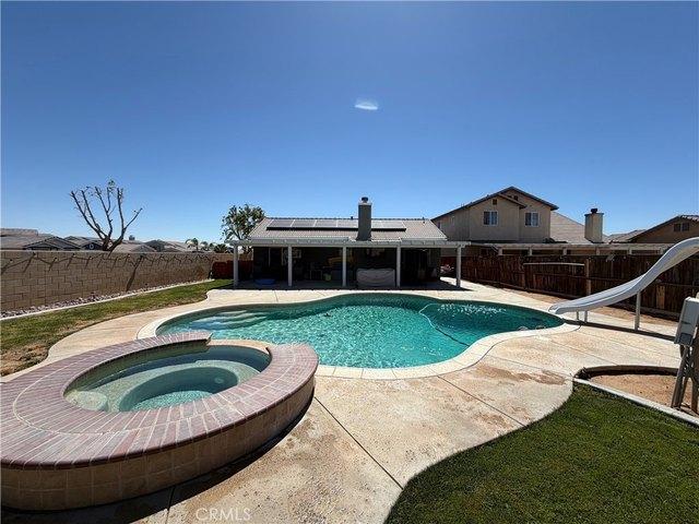 13698 Gateway Dr, Victorville, CA 92392