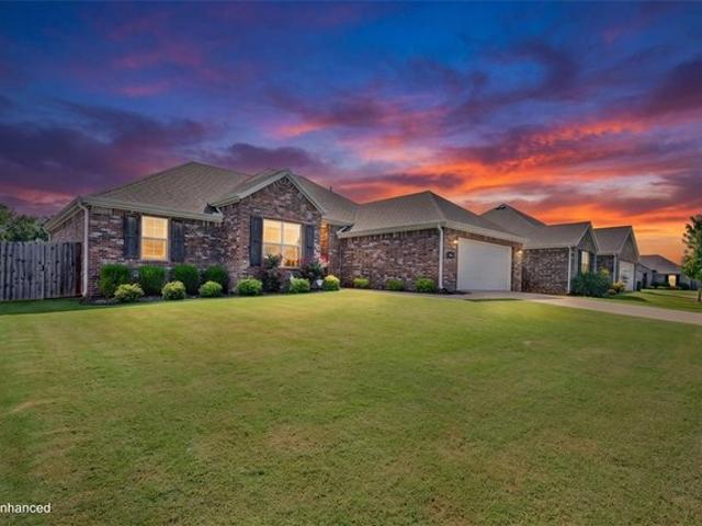 1369 N Pershing St, Fayetteville, AR 72704