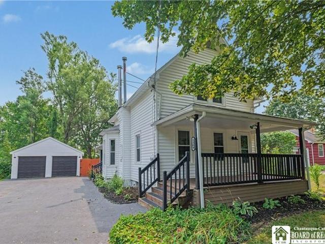 1369 Sturgeon Point Rd, Derby, NY 14047