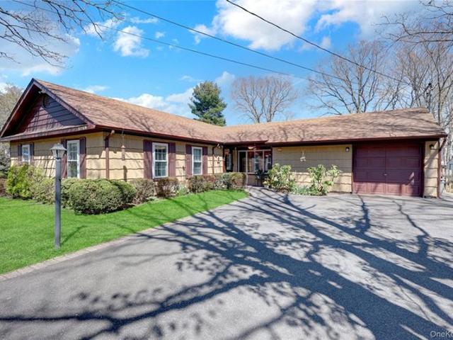 1369 Sycamore Ave, Bohemia, NY 11716