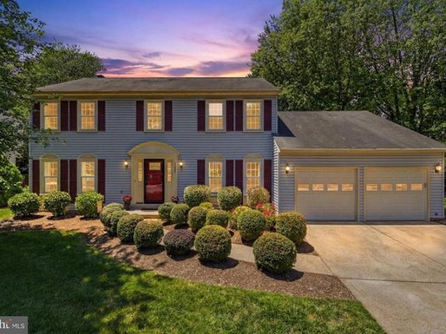 13607 White Barn Ln, Herndon, VA 20171