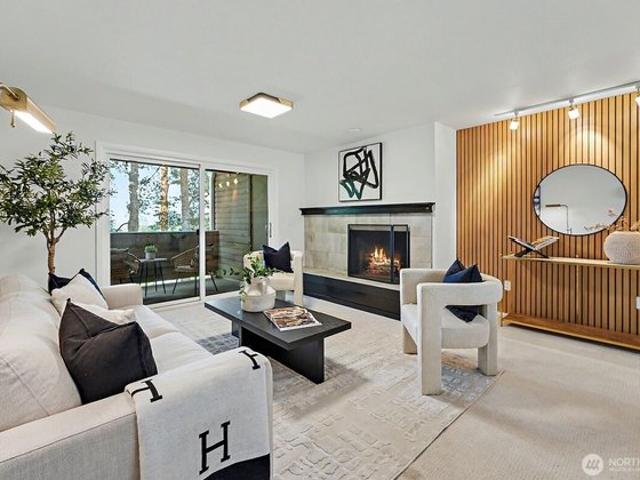13605 NE 8th St Apt 203, Bellevue, WA 98005