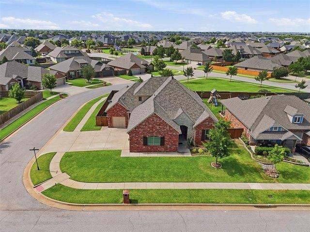 13608 Cobblestone Curve Rd, Oklahoma City, OK 73142