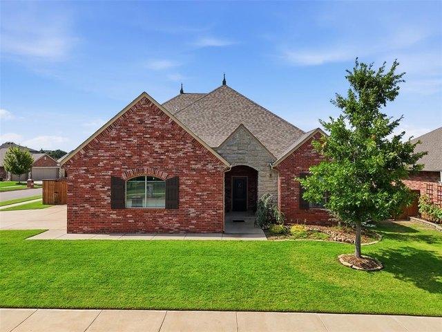 13608 Cobblestone Curve Rd, Oklahoma City, OK 73142