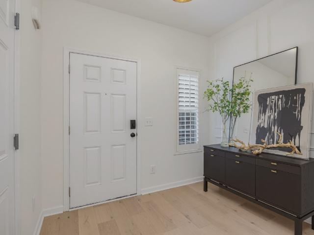 1360 Crown Point Pl