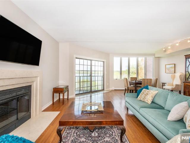 1360 Hamburg Turnpike # 402