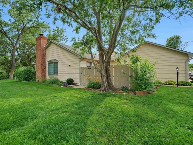 1360 Parkwood Dr, Salina, KS 67401