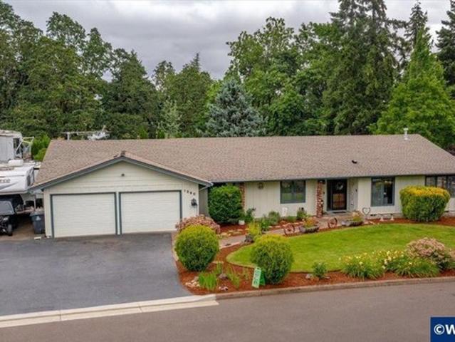 1360 SW Laurelwood Dr, Dallas, OR 97338