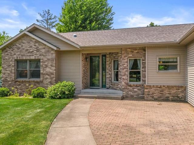 1360 Sawgrass Dr, Nekoosa, WI 54457