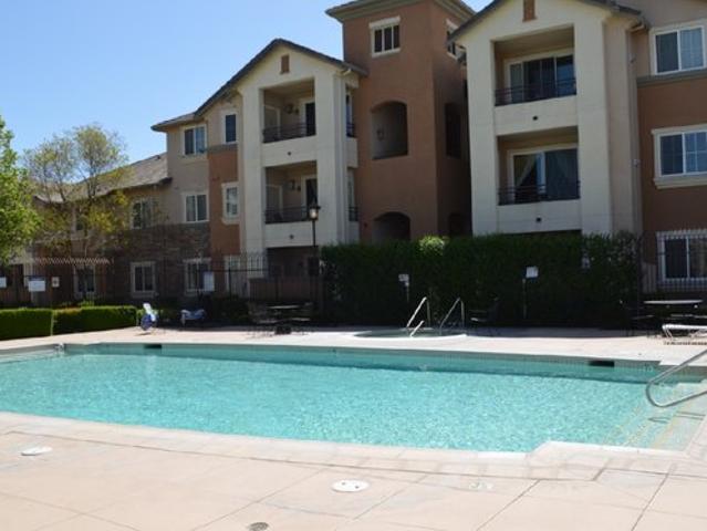 1360 Shady Ln Unit 300, Turlock, CA 95382