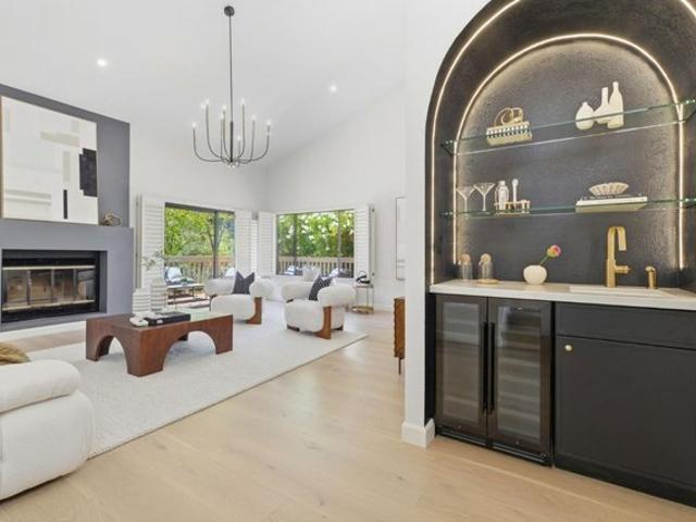 1360 Trinity Dr, Menlo Park, CA 94025