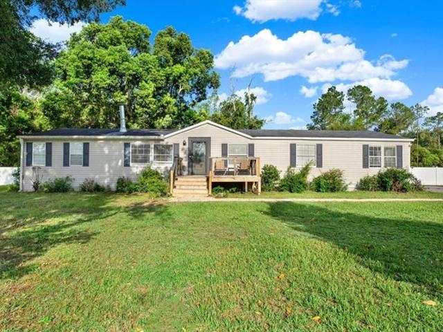 13611 McIntosh Dr, Dade City, FL 33525