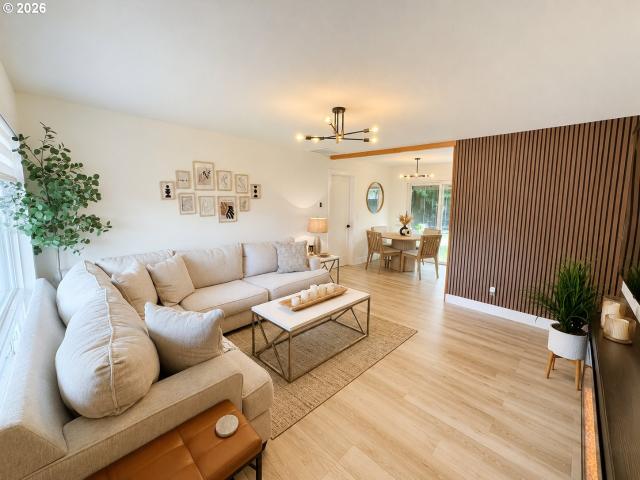 13611 se lincoln ct