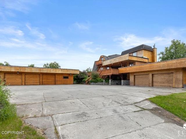 1361 N Mana Naen St, Wasilla, AK 99623