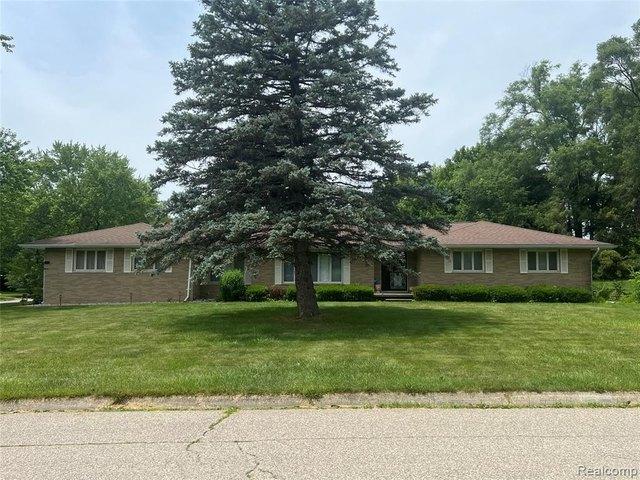 1361 Dyemeadow Ln, Flint, MI 48532