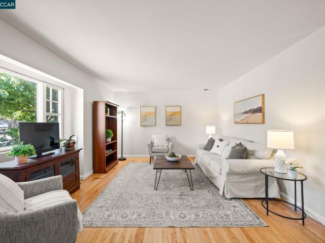 1361 La Vista Ave