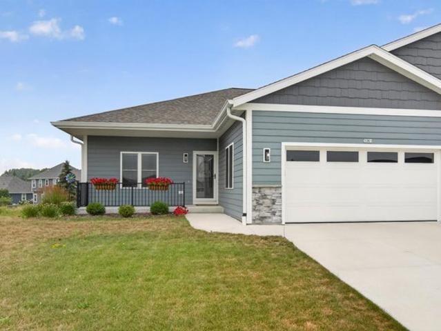1361 Scenic Pointe Ct, Hartford, WI 53027