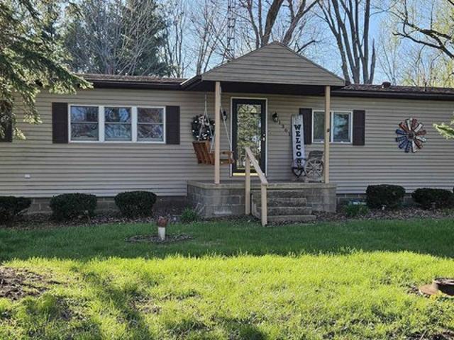1361 Woods Ln, Jacksonville, IL 62650