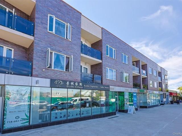 13620 Booth Memorial Ave Apt 2A, Flushing, NY 11355