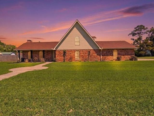 1362 Dogwood St, Bridge City, TX 77611