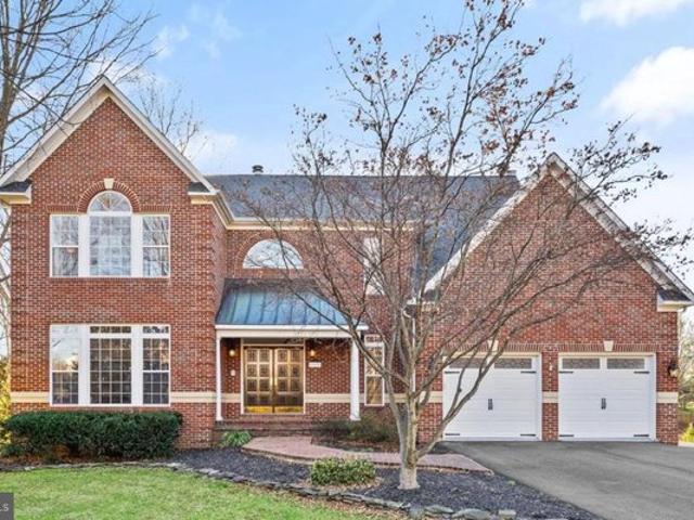 13633 Birch Dr, Chantilly, VA 20151