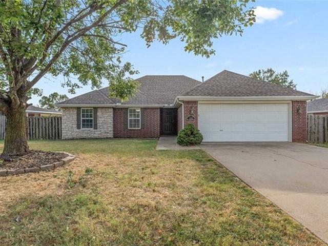 1363 Charles St, Pea Ridge, AR 72751