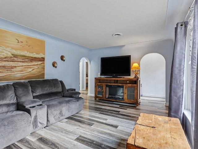 1363 S Quarterline Road
