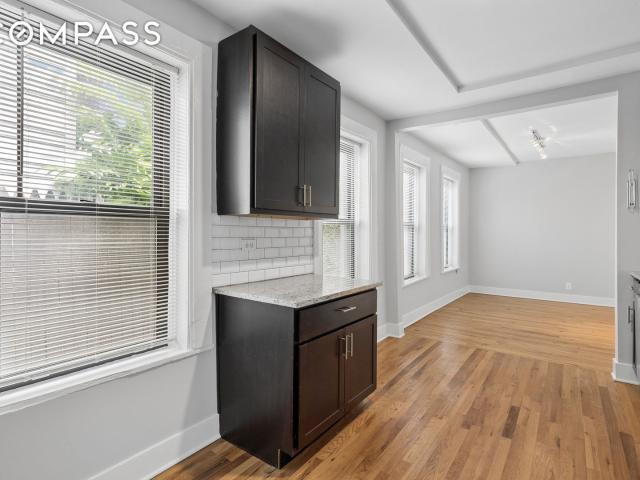 1363 W Walton St CH, Chicago, IL