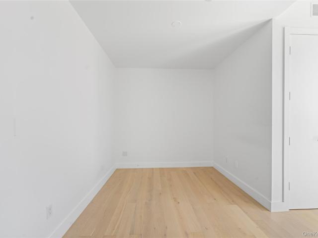 136 18 Maple Avenue, Unit 5F