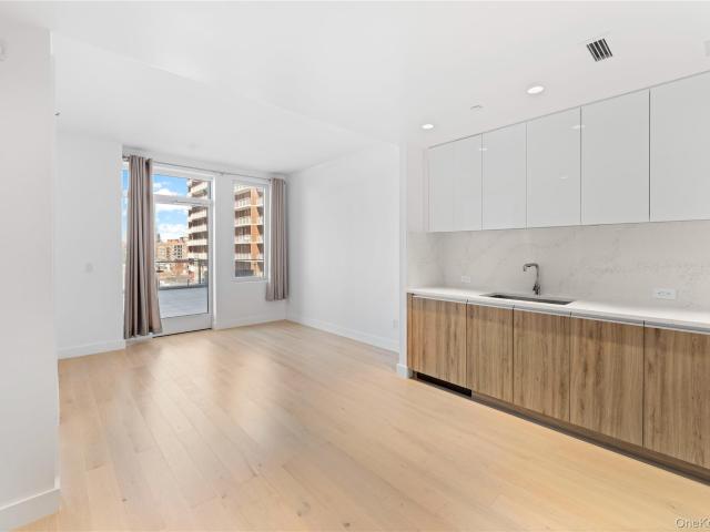 136 18 Maple Avenue 5G