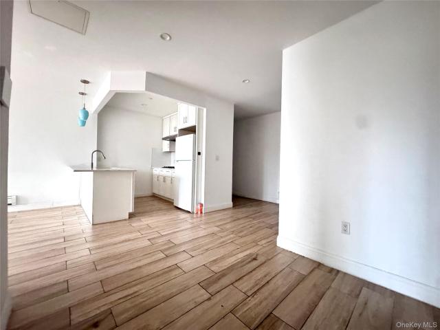 136 20 Booth Memorial Avenue 3A