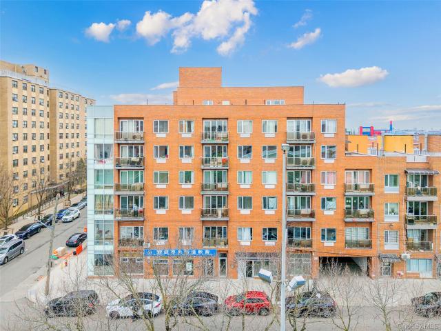 136 21 Latimer Place, Unit 6E