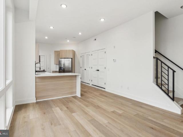 136 40 E Cumberland Street # 3