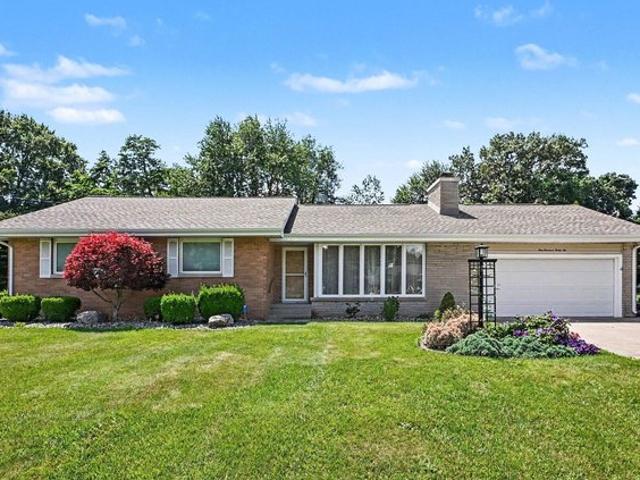 136 Country Club Dr, La Porte, IN 46350