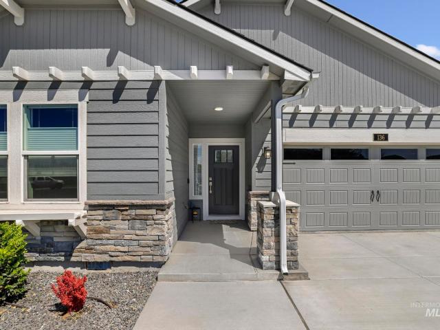 136 Centennial Ct