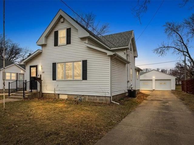 136 Clara Ave, Manchester, IA 52057