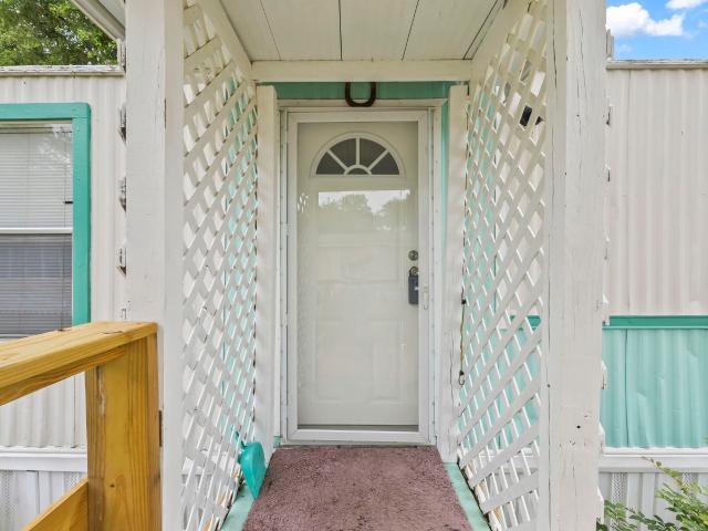 136 Crooked Island Circle