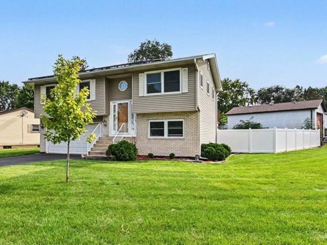 136 Augusta Rd, Oswego, IL 60543
