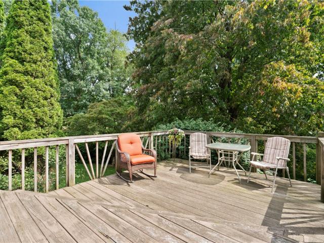 136 Bassett Rd