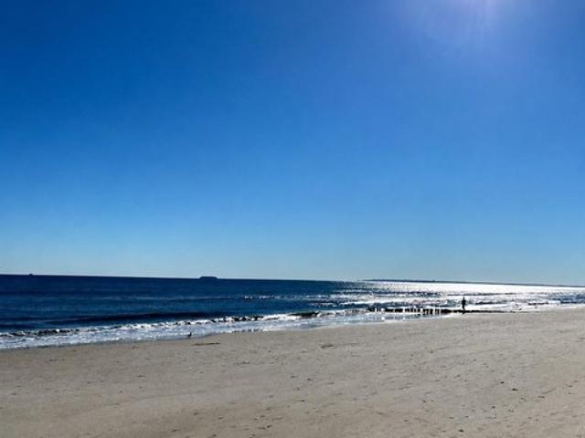 136 Beach 138th St, Belle Harbor, NY 11694