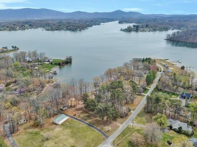 136 Belle Isle Rd, Union Hall, VA 24176