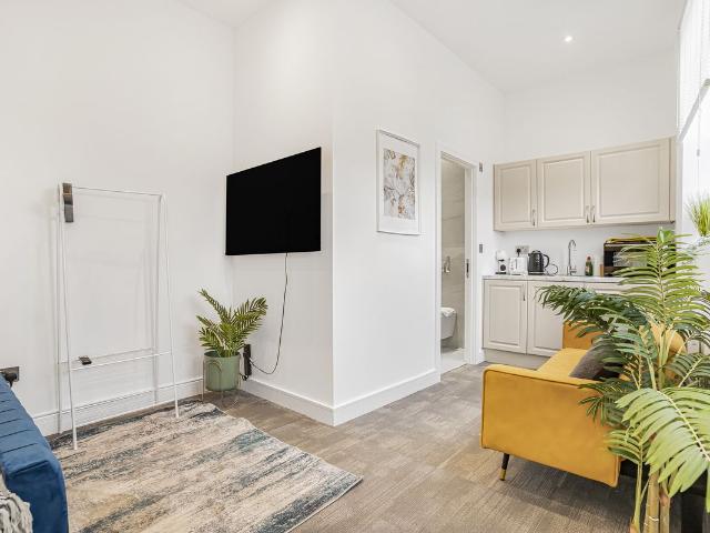 136 Broadway, Didcot OX11, Studio to rent, £2,097 pcm | PrimeLocation