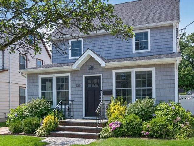 136 Broad St, Williston Park, NY 11596