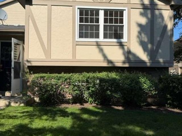 136 Brookwood Ct, Vernon Hills, IL 60061