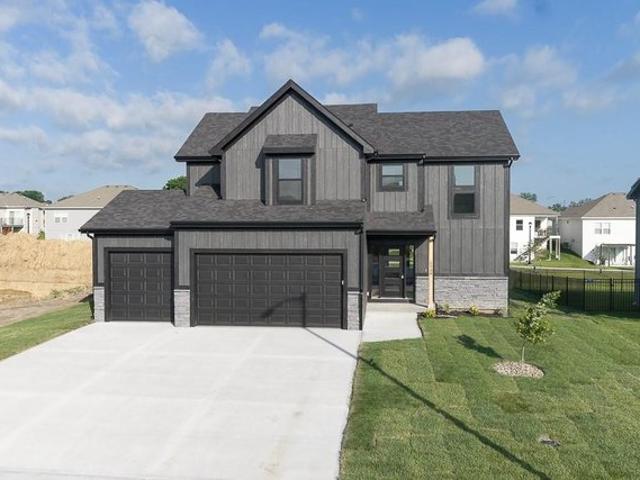 136 Brookwood St, Lansing, KS 66043