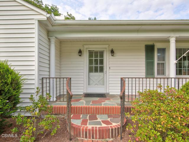 136 BROWN Avenue