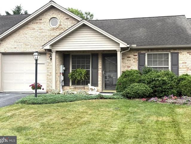 136 Ginkgo Ct Unit 19, Chambersburg, PA 17201