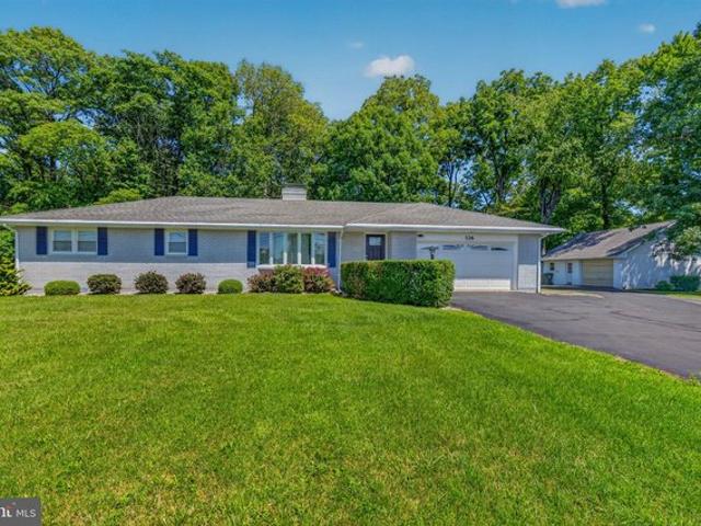 136 Grouse Dr, Bath, PA 18014